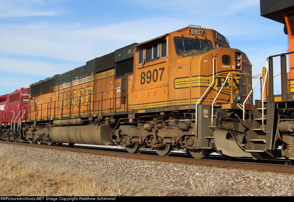BNSF 8907